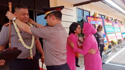 Prosesi Pedang Pora dan Tarian Adat Sambut Kedatangan AKBP M Adenan – Aspirasi Pos